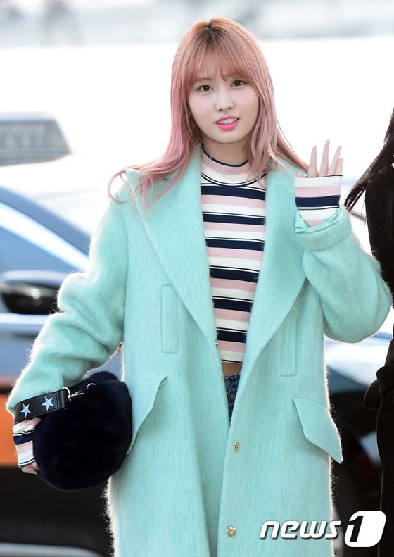 MOMO THAILAND: [PIC] 161201 TWICE MOMO - Flying to Hong Kong for 2016 MAMA