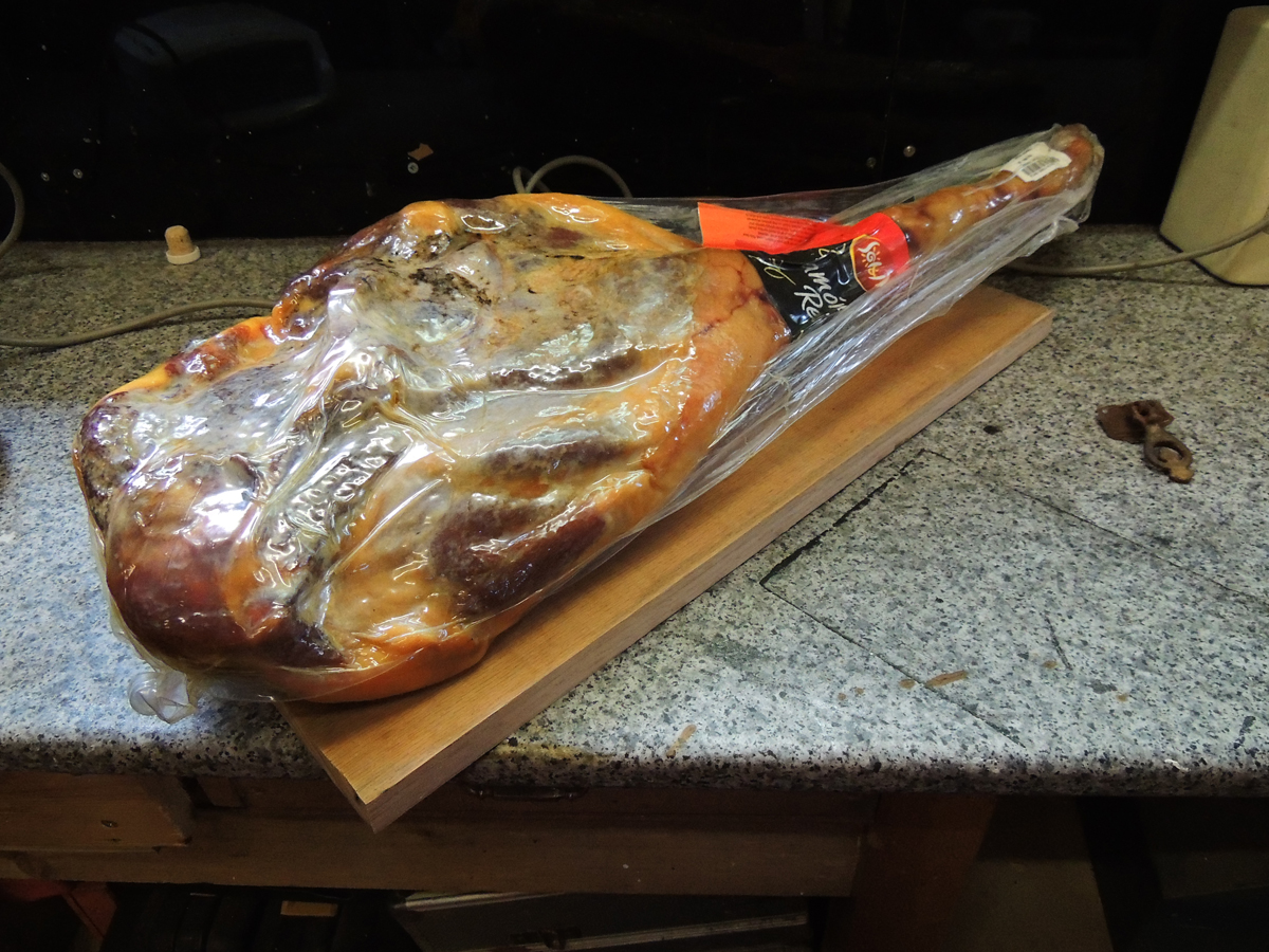 Making weird stuff: Ham-stands, home-made versus shop-bought knife ...