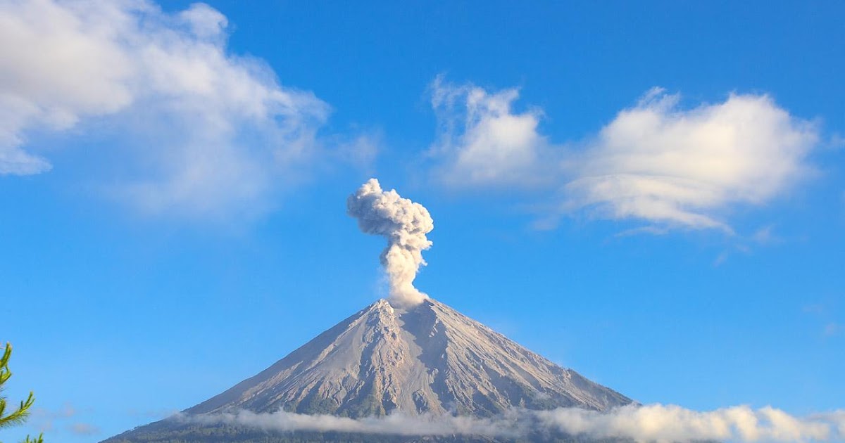 YOGYAKARTA ADVENTURE TOUR: MERAPI VOLCANO TRACKING