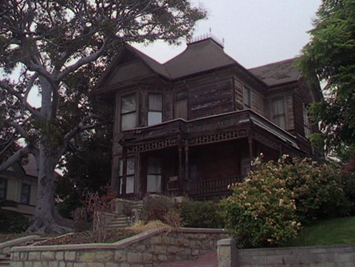 Filming Locations of Chicago and Los Angeles: Charmed: Season 4 ...