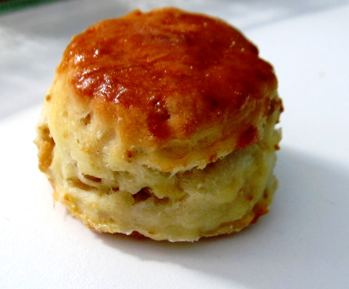 Food and Thrift: Töpörtyüs Pogácsa-Hungarian (crackling) Biscuits