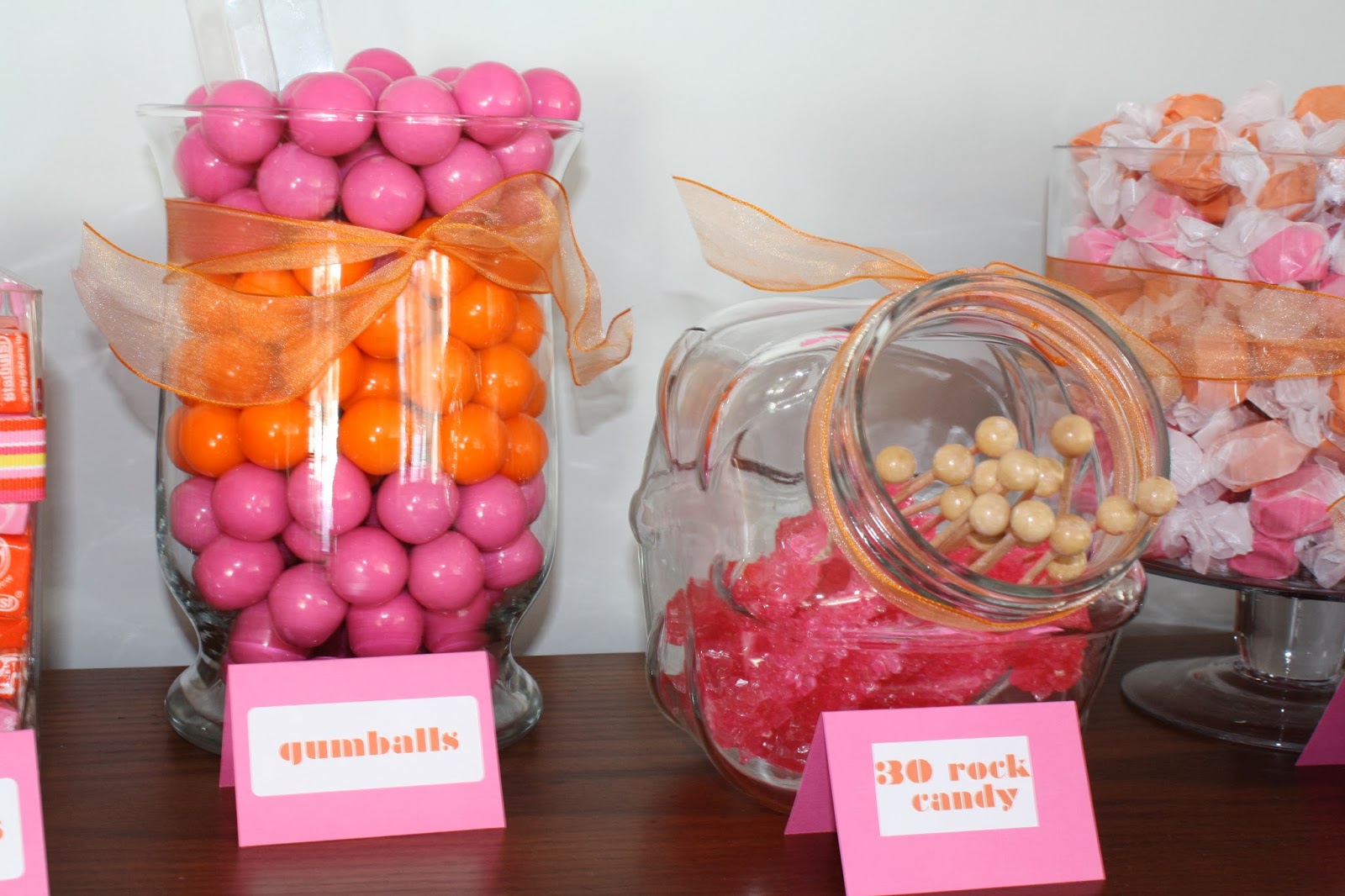 Kake: Pink & Orange 30th Birthday Party