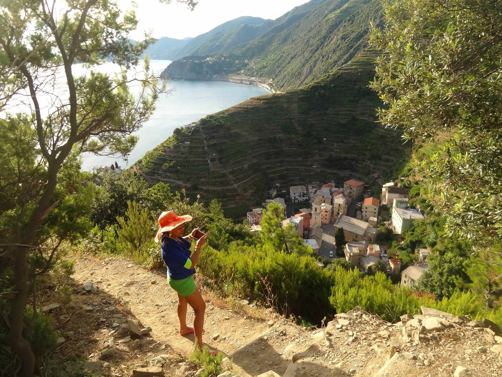 Hike from Manarola to Riomaggiore (Via Beccara), Cinque Terre, Italy ...