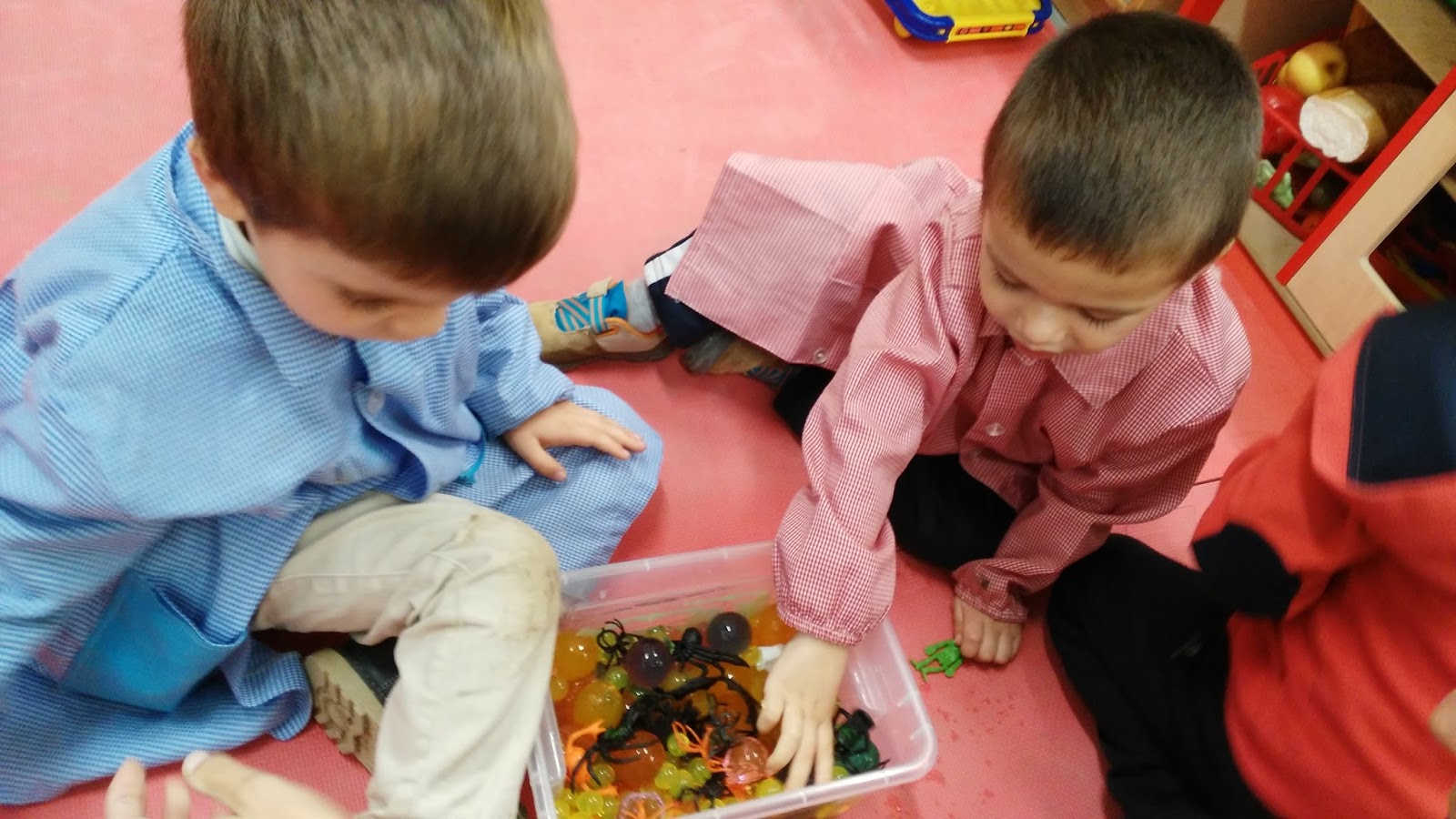 Hormigas informáticas: JUGAMOS CON LOS SENTIDOS