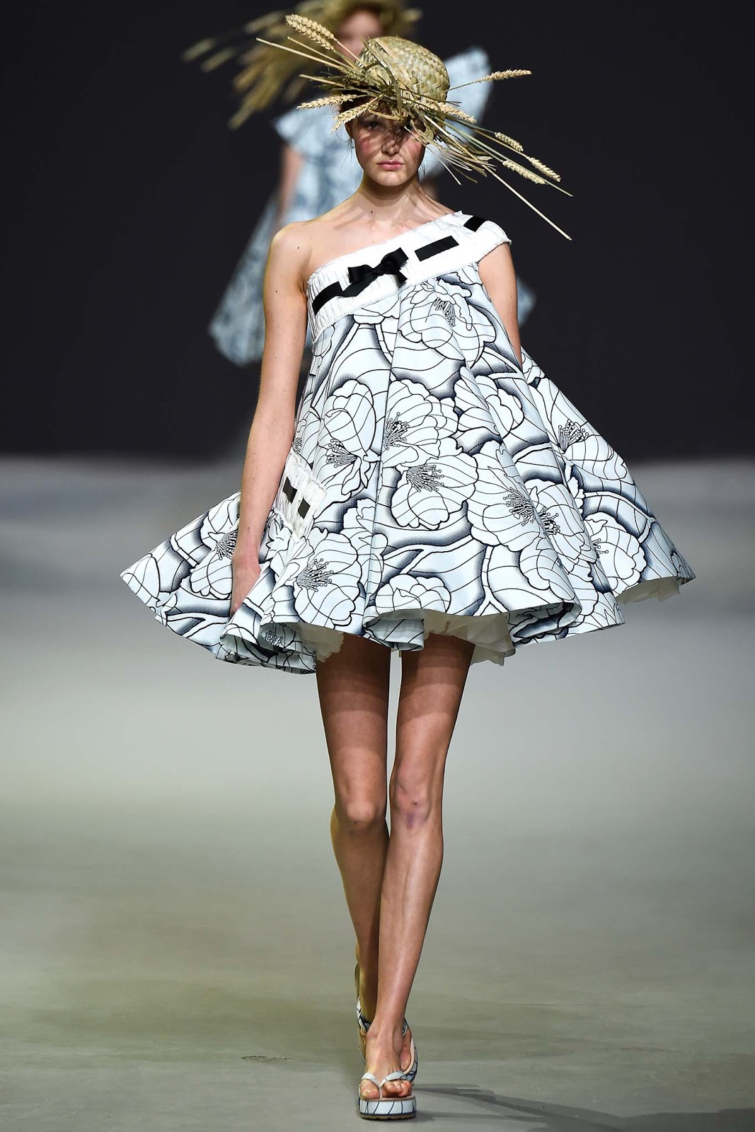 Fusion Of Effects: Walk the Walk: Viktor & Rolf S/S 2015 Haute Couture ...