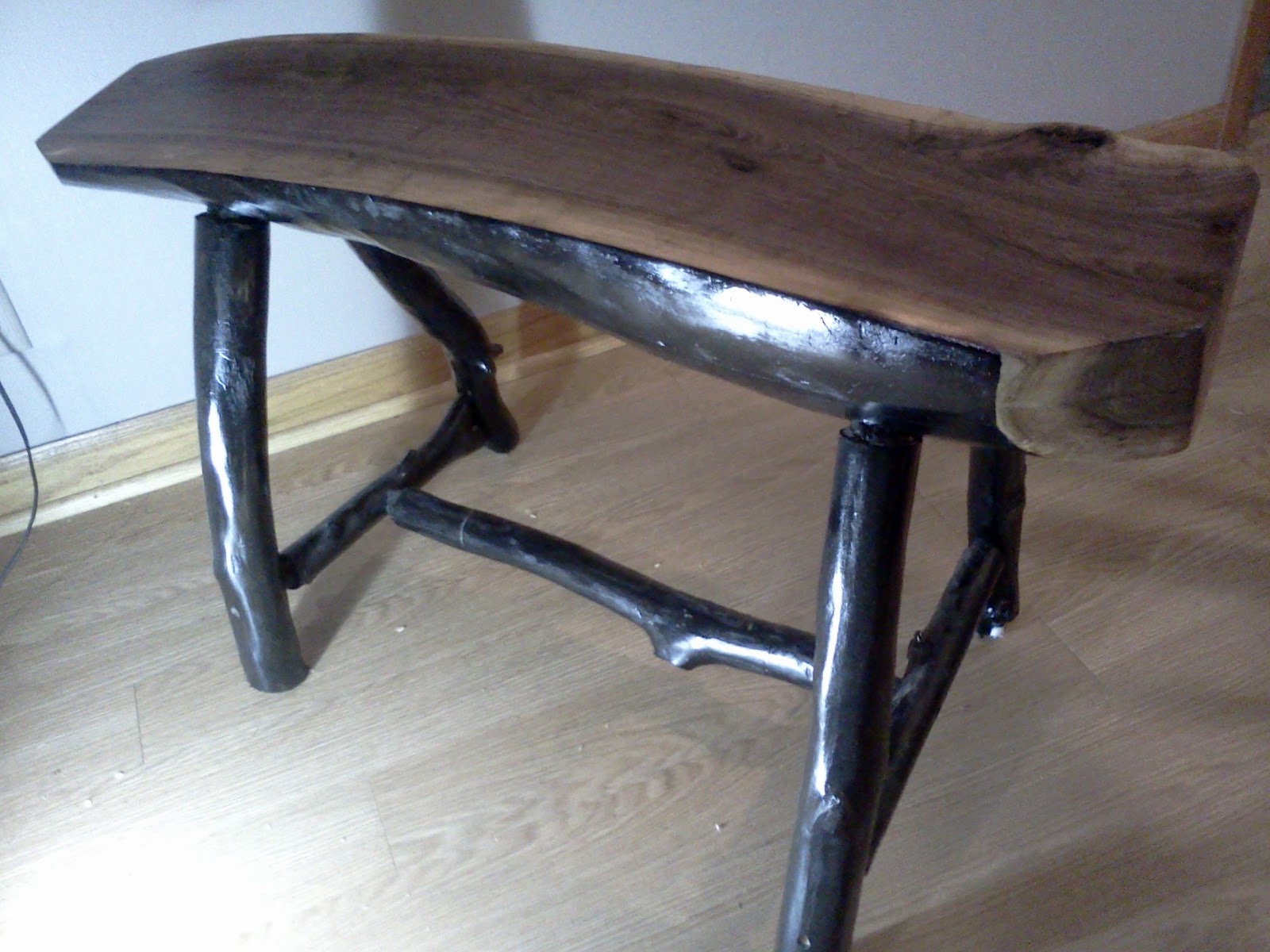 Handmade Rustic & Log Furniture: Two Tone Wallnut Indoor/Outdoor Log Bench