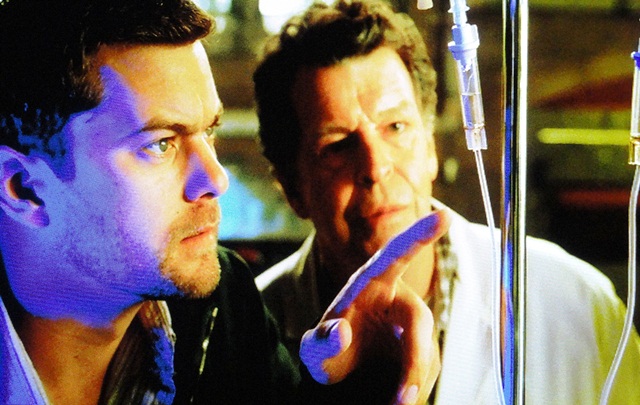 MUSINGS OF A SCI-FI FANATIC: Fringe S1 Ep7: In Which We Meet Mr. Jones