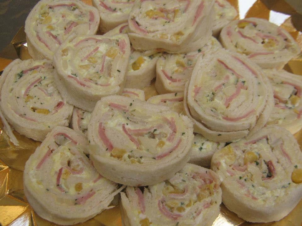 Entre Dulce Y Salado Con Lola: CANAPÉS ENROLLADOS DE PAN DE MOLDE