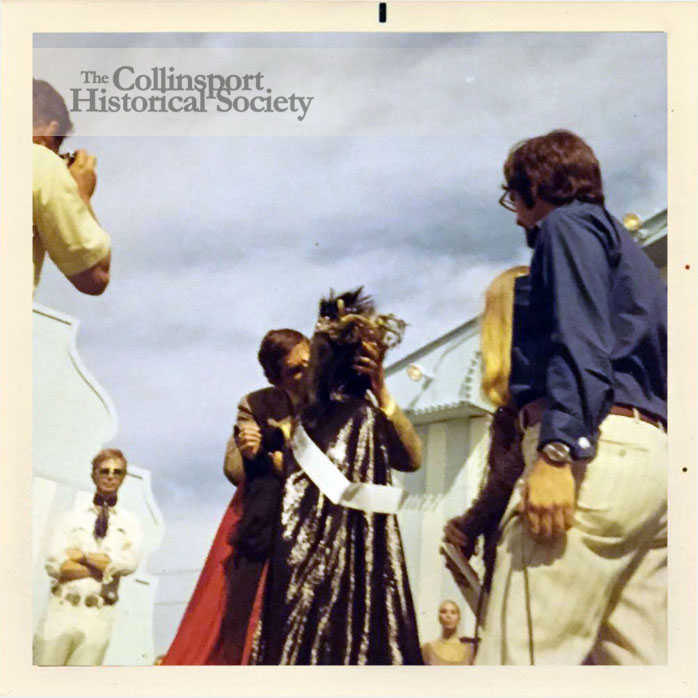 The crowning of Miss American Vampire, 1970. : r/OldSchoolCool