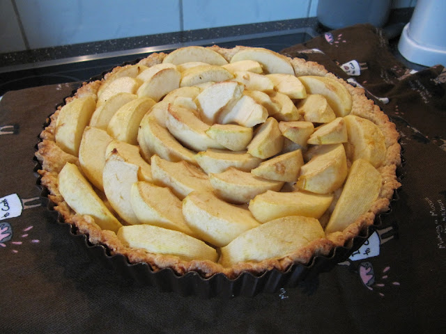 Love To Eat Right: Healthy Apple Pie- German style (Apfelkuchen)