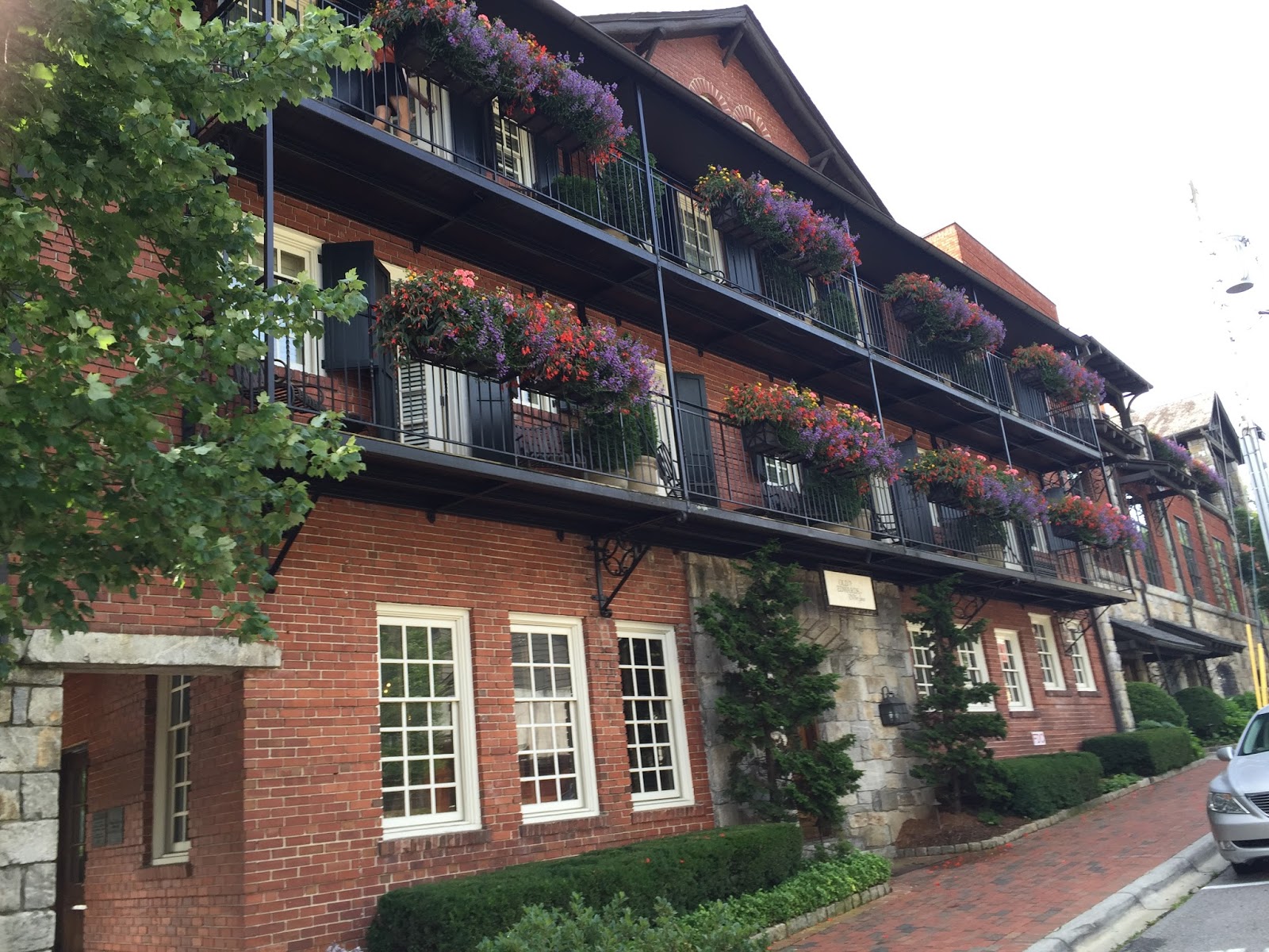 Romancing the Home: The Old Edwards Inn and Spa