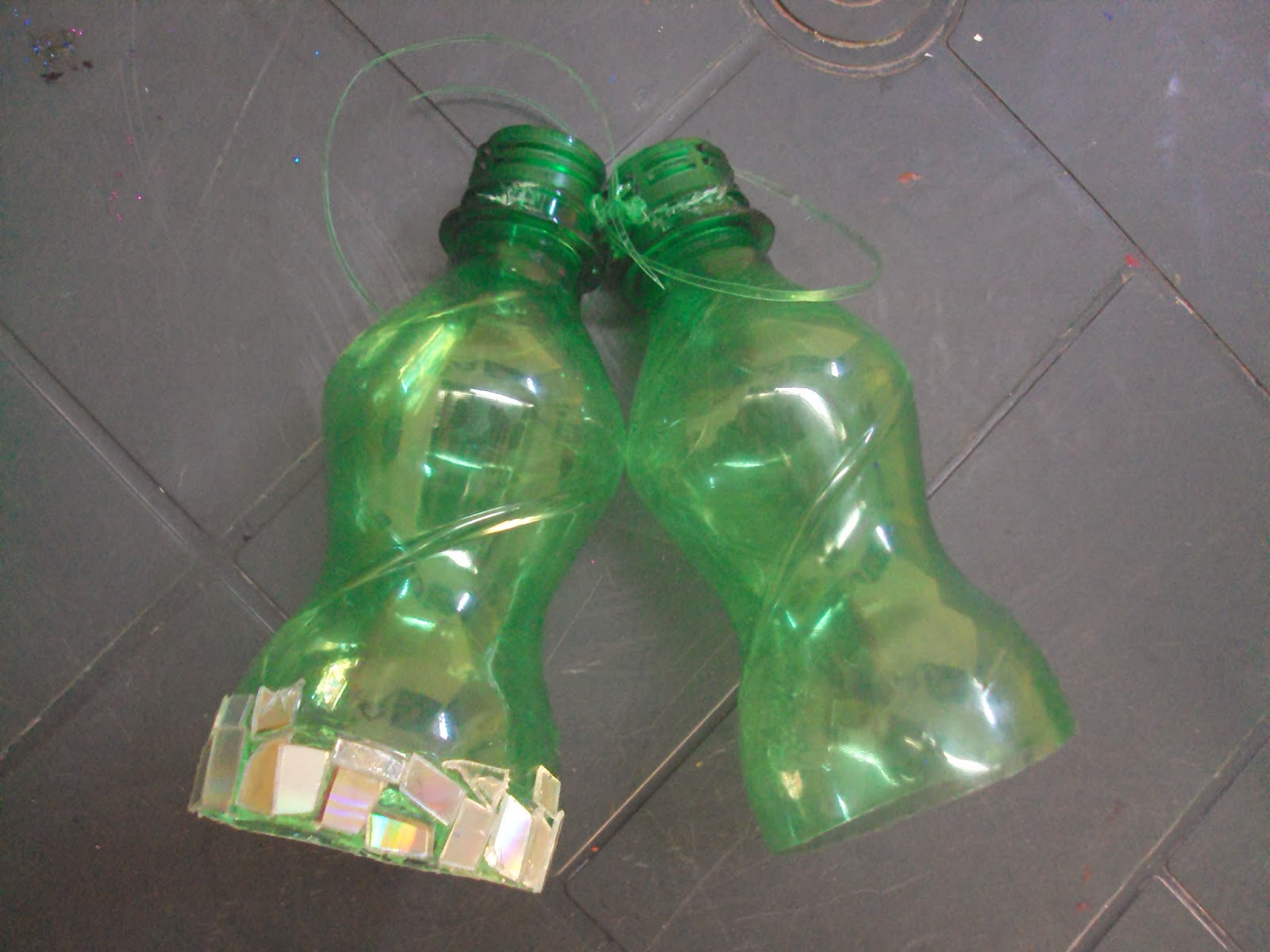 COMO HACER UNAS CAMPANAS NAVIDEÑAS CON BOTELLAS DE REFRESCO