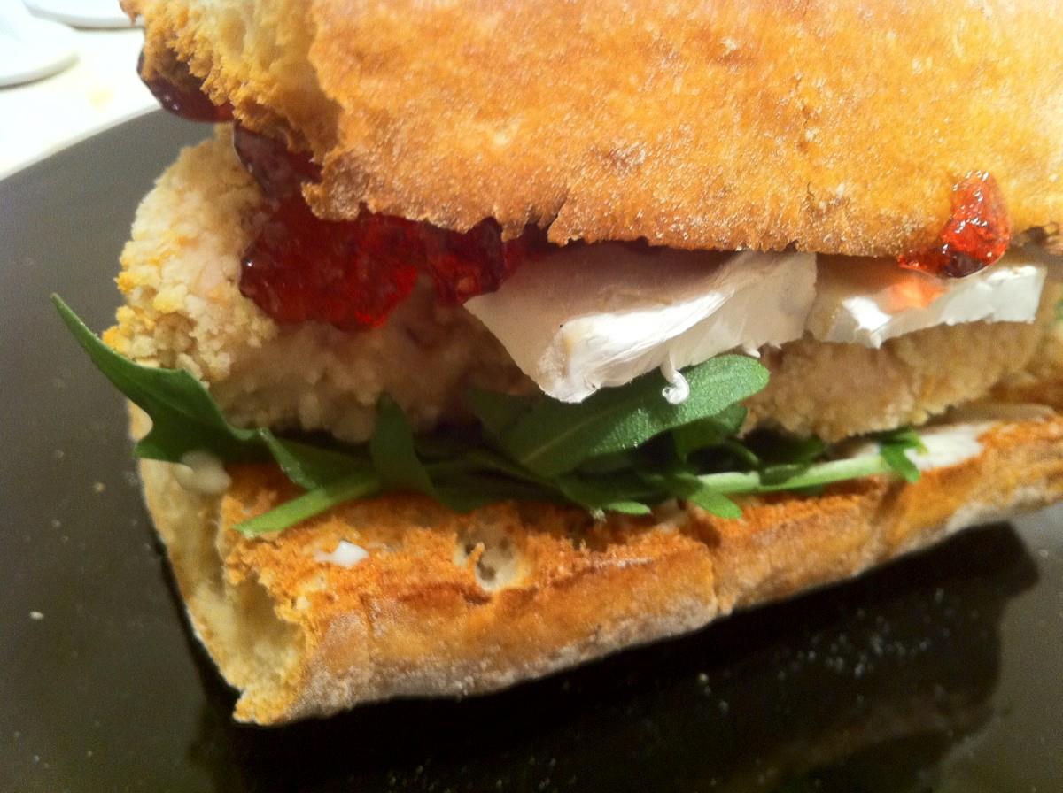 My gourmet bites.: Gourmet chicken, cranberry & brie burger.