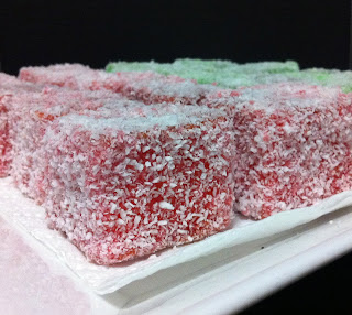 CookingNotes: Christmas Lamingtons - Red and Green