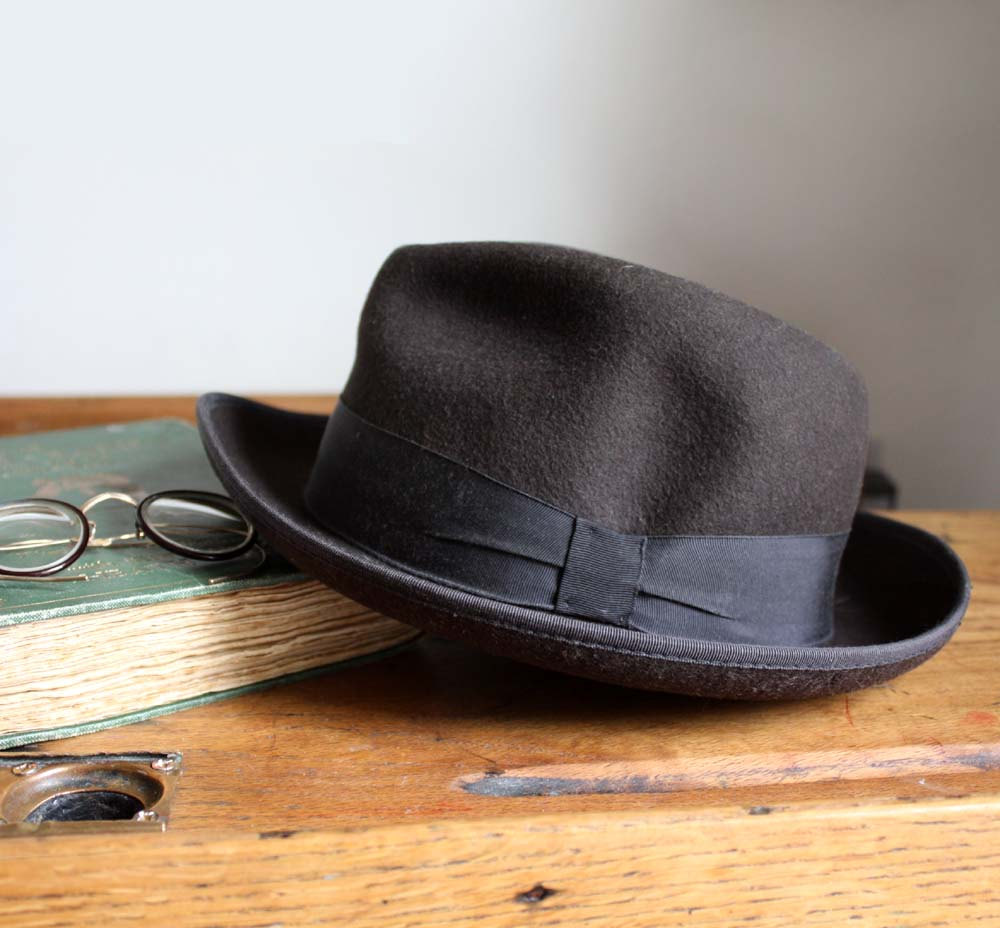 The Storyteller: Murphy's hat.