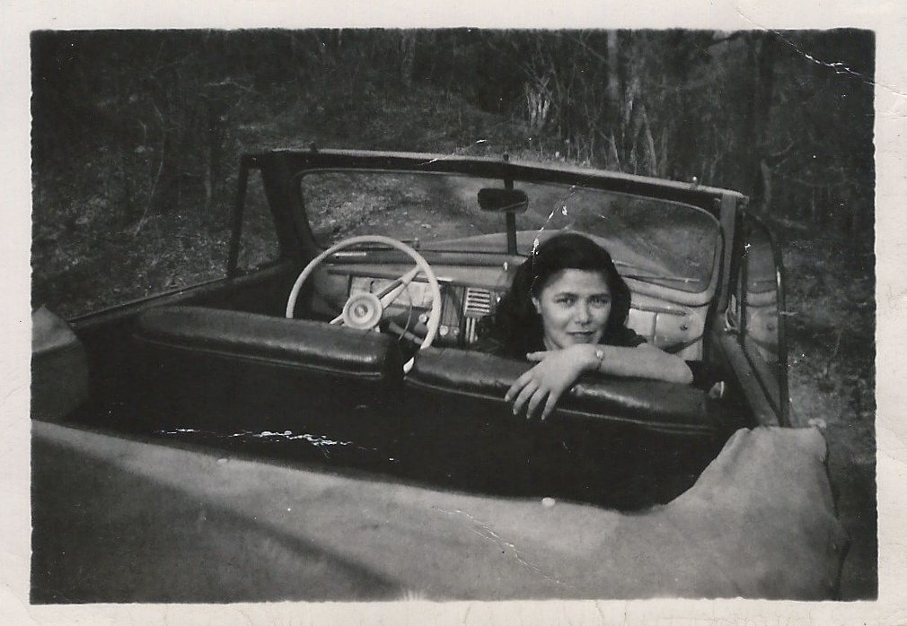 35 Vintage Snapshots of People Posing with Their Classic Convertible ...