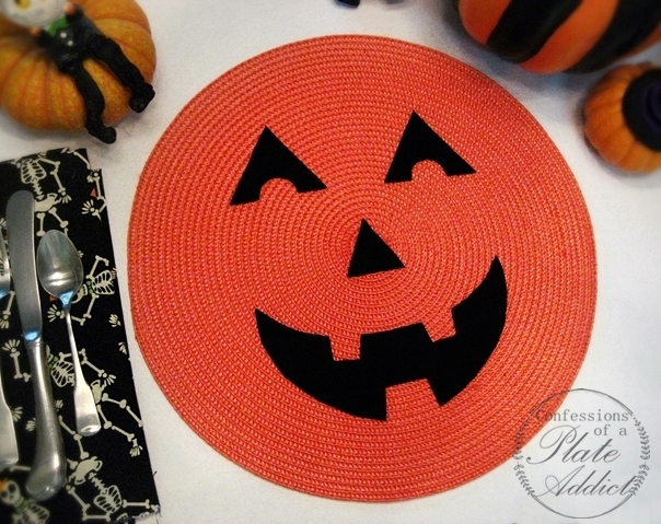 CONFESSIONS OF A PLATE ADDICT: 5 Minute Halloween Placemats