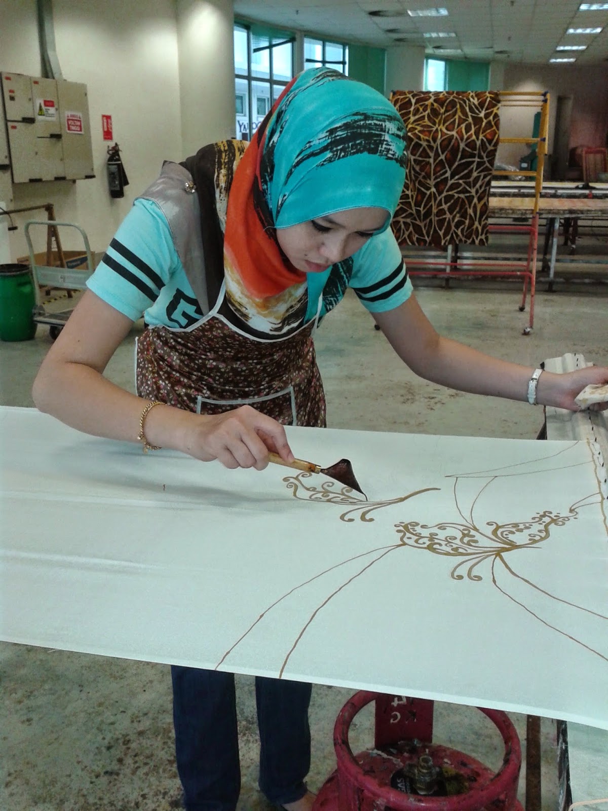 KOMBINASI REKA BENTUK POLA DAN BATIK CANTING DALAM PENGHASILAN PRODUK ...