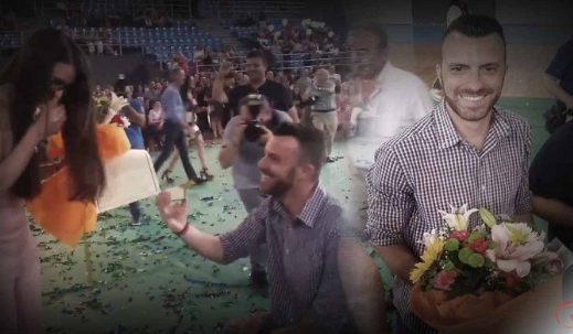 ΛΕΥΤΕΡΙΑ: ΒΙΝΤΕΟ: ΜΙΑ ΞΕΧΩΡΙΣΤΗ ΠΡΟΤΑΣΗ ΓΑΜΟΥ