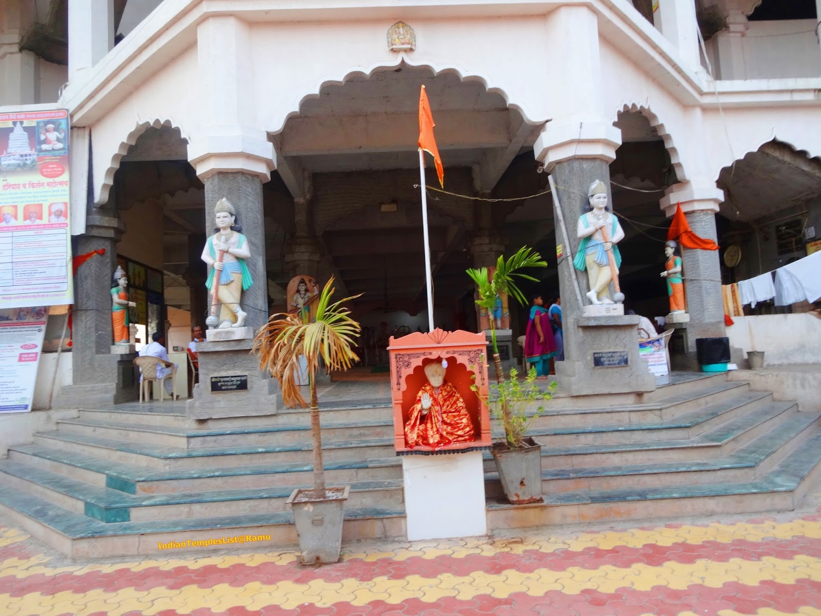Shree Dnyaneshwar Maharaj Samadhi Mandir in Alandi, Maharshtra - Indian ...
