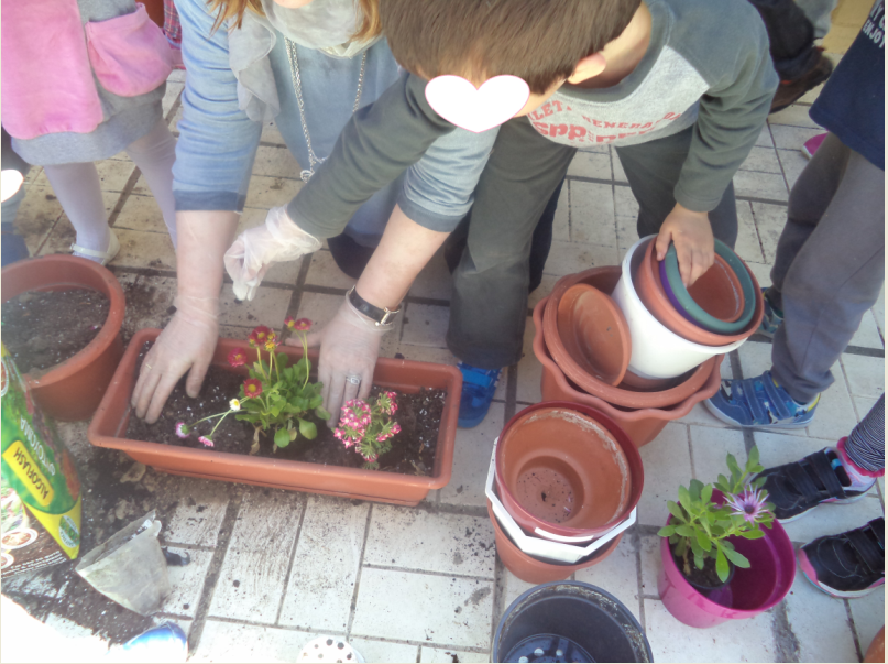 ...Το Νηπιαγωγείο μ' αρέσει πιο πολύ.: Μας ήρθε ο Μάης με δροσιές μας ...