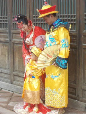Dragon by the Tail: Hakka traditional clothing