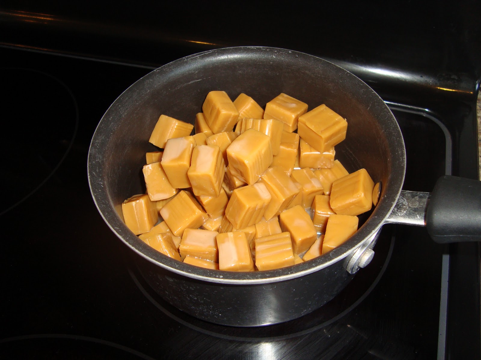 Fancy Caramel Apples ~ Dip it in Chocolate