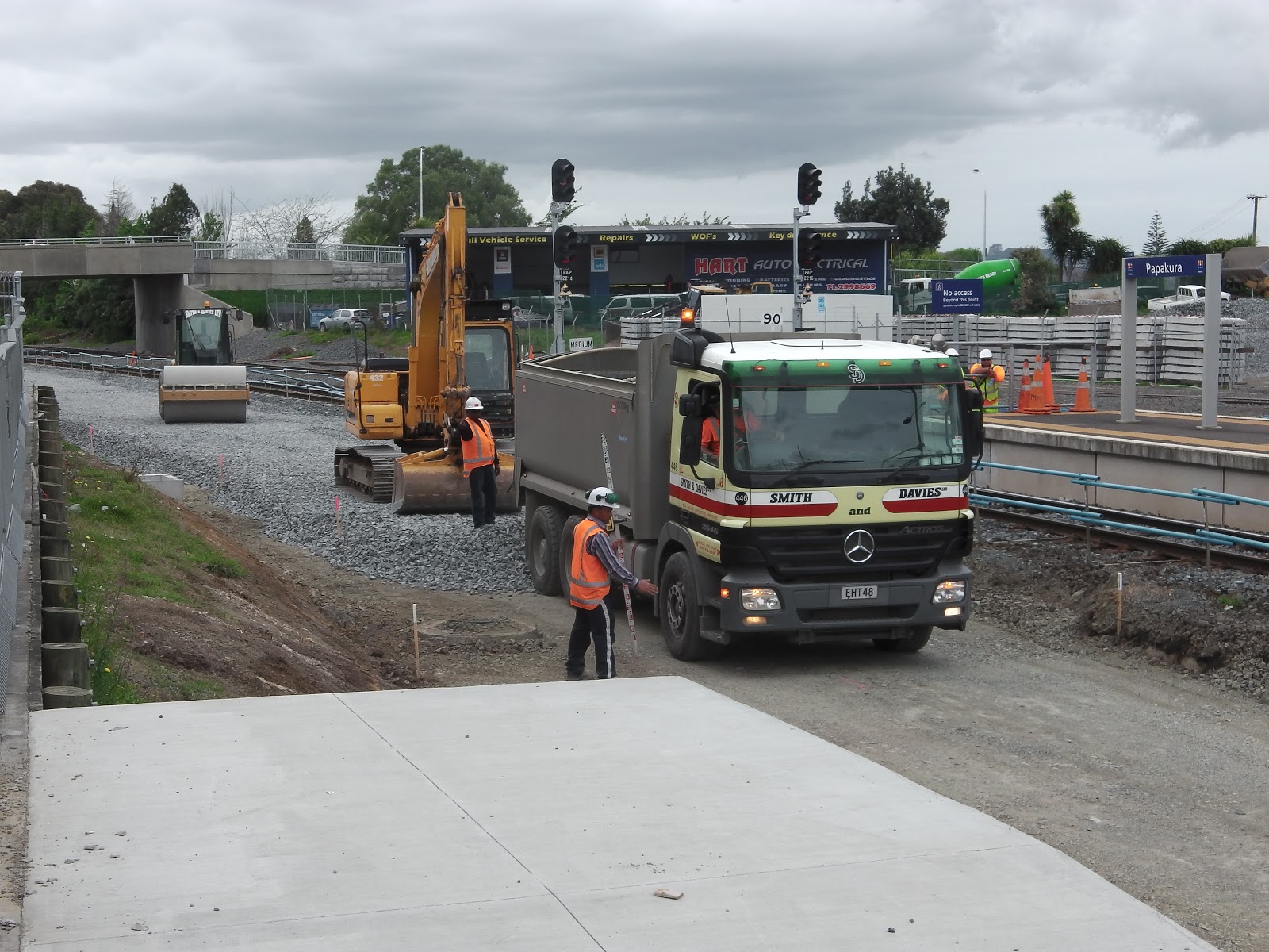 Papakura Station: Building and ballast