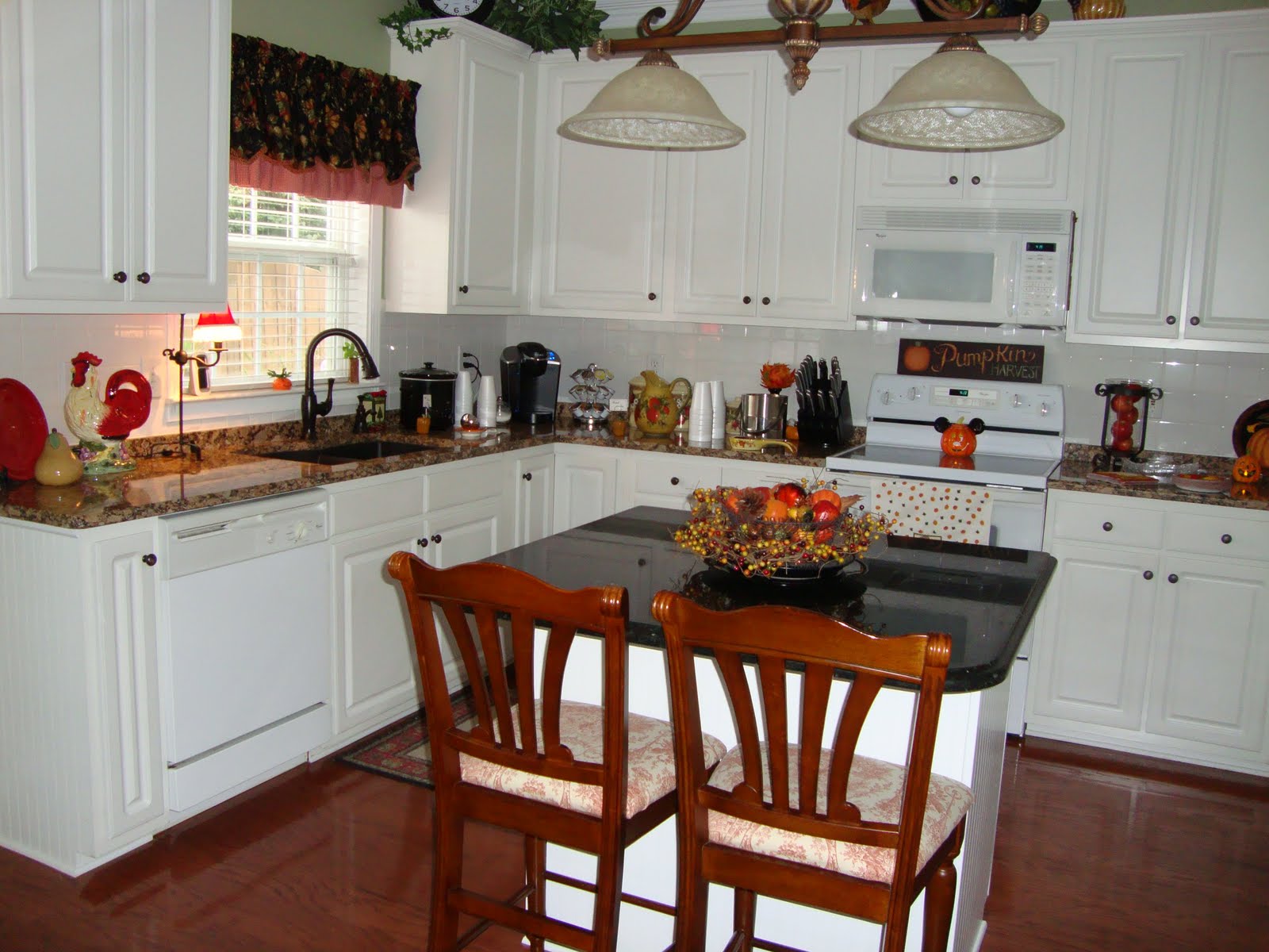 A Hint of Home: Annual Decorating Class