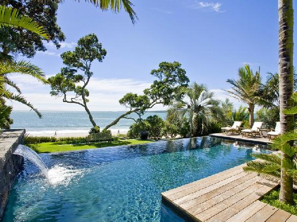 Hogares Frescos: Espectacular Casa en la Playa de Takapuna Beach.