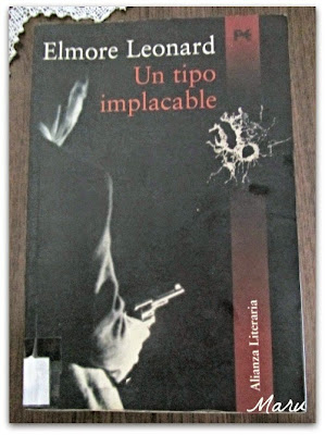 leyendo con Mar: Un tipo implacable de Elmore Leonard.