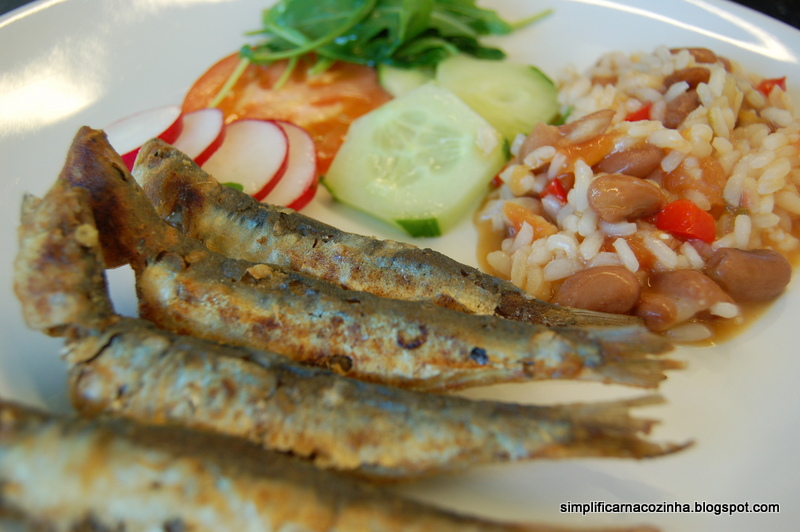 Simplificar na Cozinha: Petingas fritas com arroz de feijão