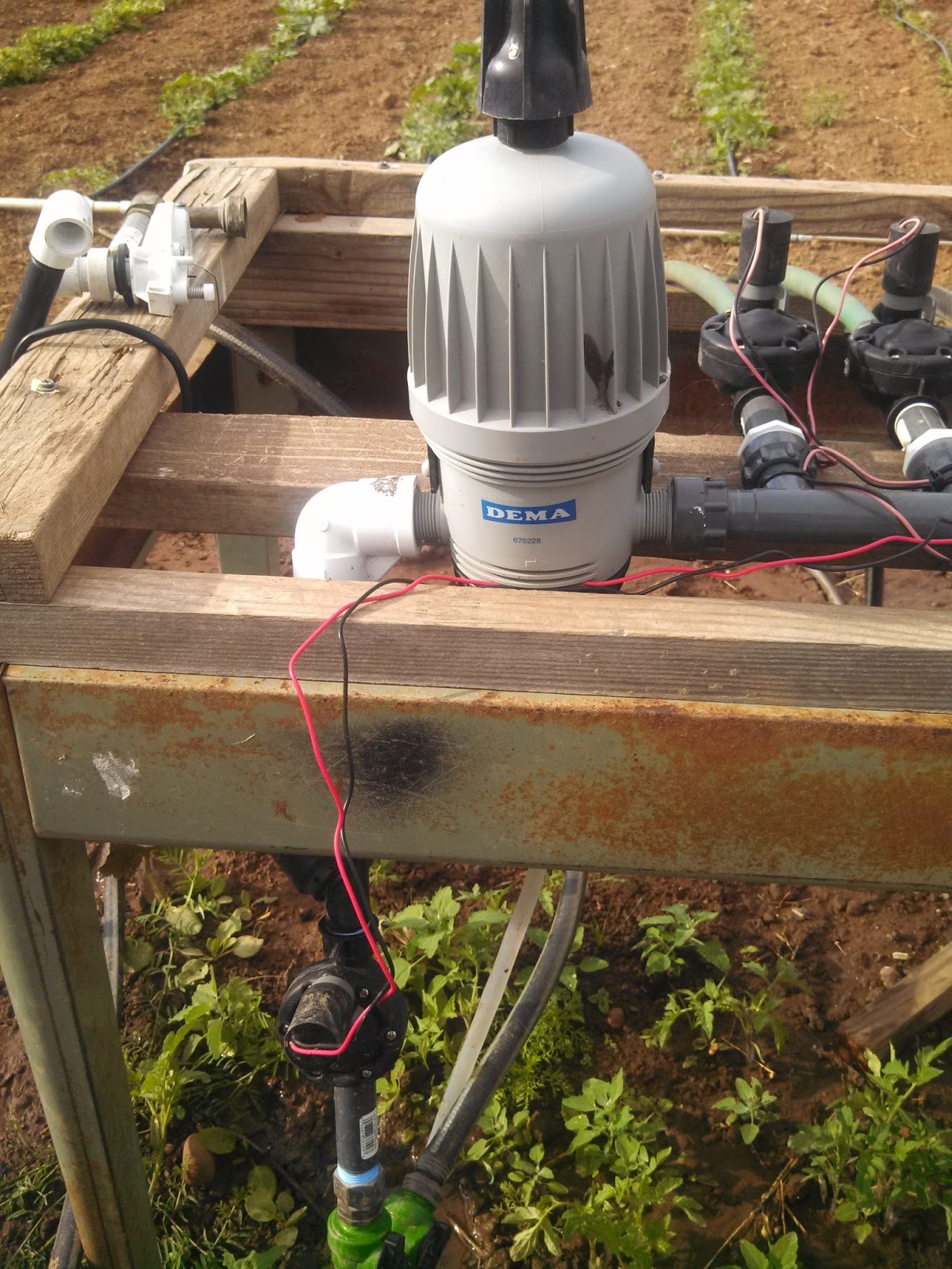 Life With Little Sprouts Farm: Auto Fertilizer Setup Added