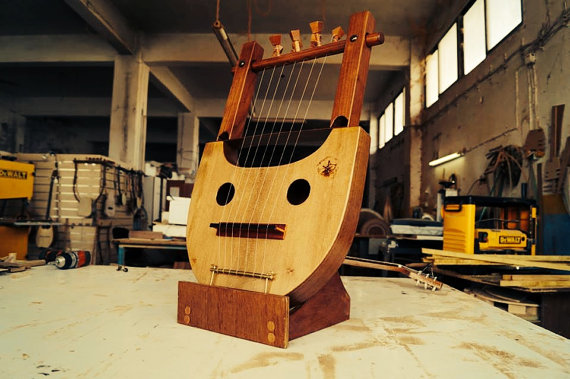 INSTRUMUNDO Instrumentos Musicales: Phorminx, φόρμιγξ, Forminge o Lira ...