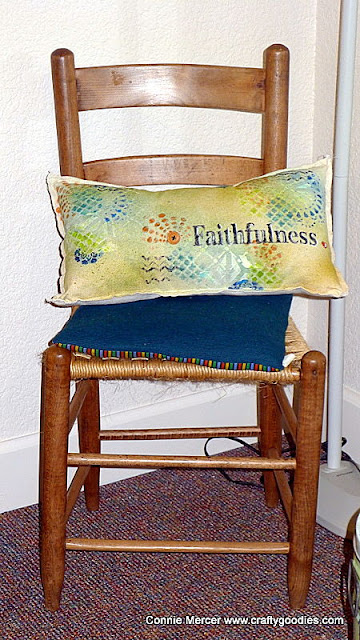 crafty goodies: Try It Tuesday~ craft room make over, finally!