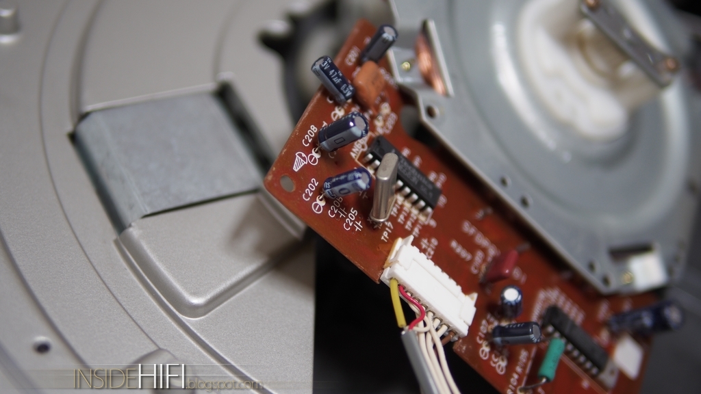 Inside Hi-Fi: Technics SL-QX200 (SL-QX200-SEi)