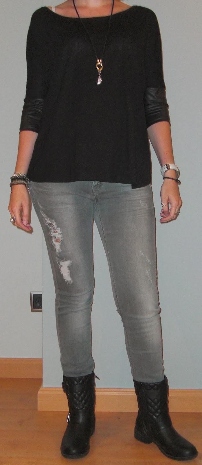 El azul de Vanessa: Look con tejano gris