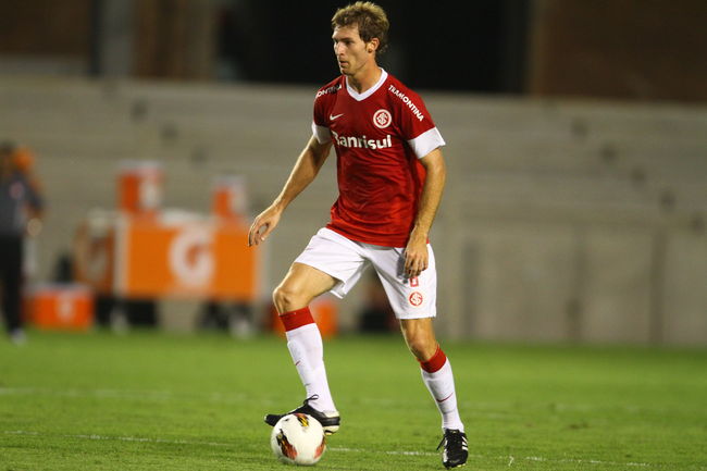 Volante argentino Mario Bolatti, do Internacional, pode reforçar o São ...