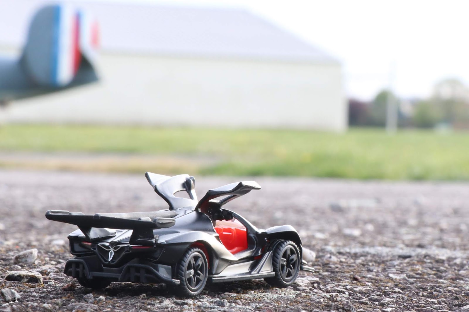 Apollo IE par Siku, la voiture de tous les superlatifs ! - Mininches