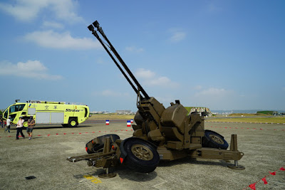 Blair's 軍事,警察及消防攝影: 35公厘野戰防空快砲 (Oerlikon 35mm Twin Field Air Defense Gun)