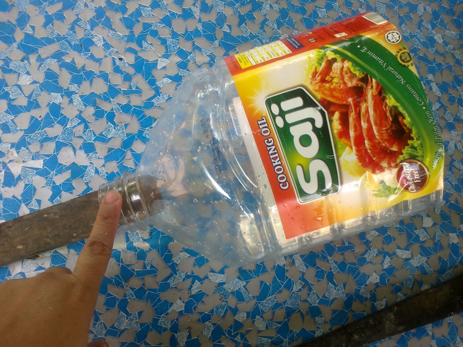 cik azz: DIY: MinahGyver dan alat jolok buah manggis... :D