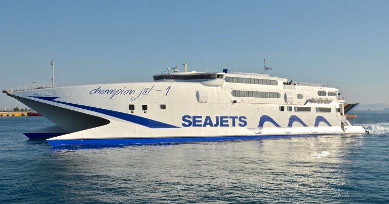 FERRYBALEAR: El HSC "Champion Jet 1" fletado por Naviera Armas