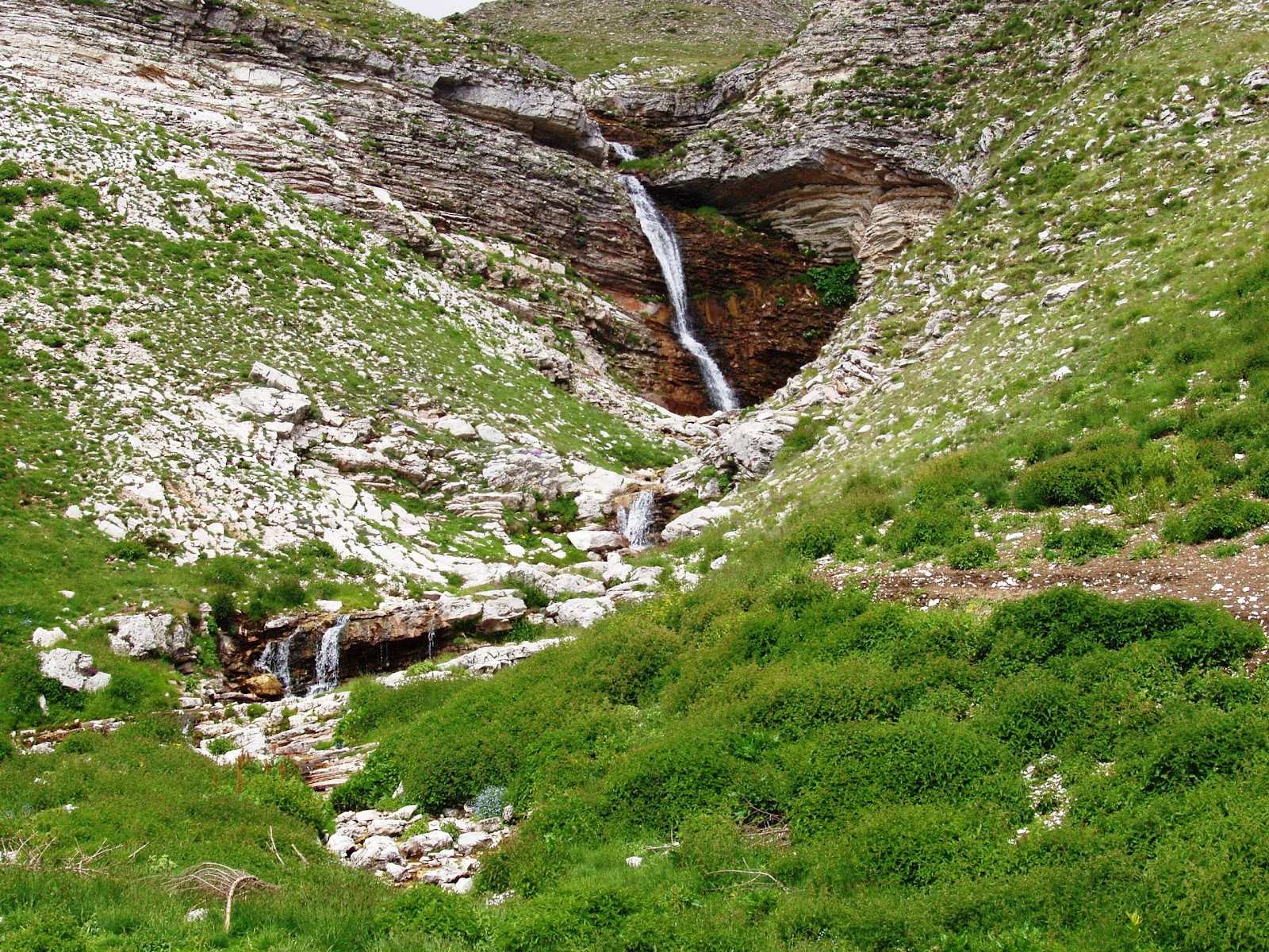 aspropotamosnews.blogspot.com: ΔΡΑΚΟΛΙΜΝΗ ΒΕΡΛΙΓΚΑ! ΜΕΤΑΞΥ ΟΥΡΑΝΟΥ ΚΑΙ ΓΗΣ!