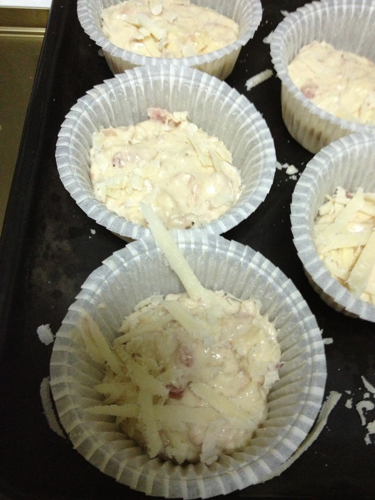 Cuinem amb la Núria: MUFFINS DE BACON I FORMATGE