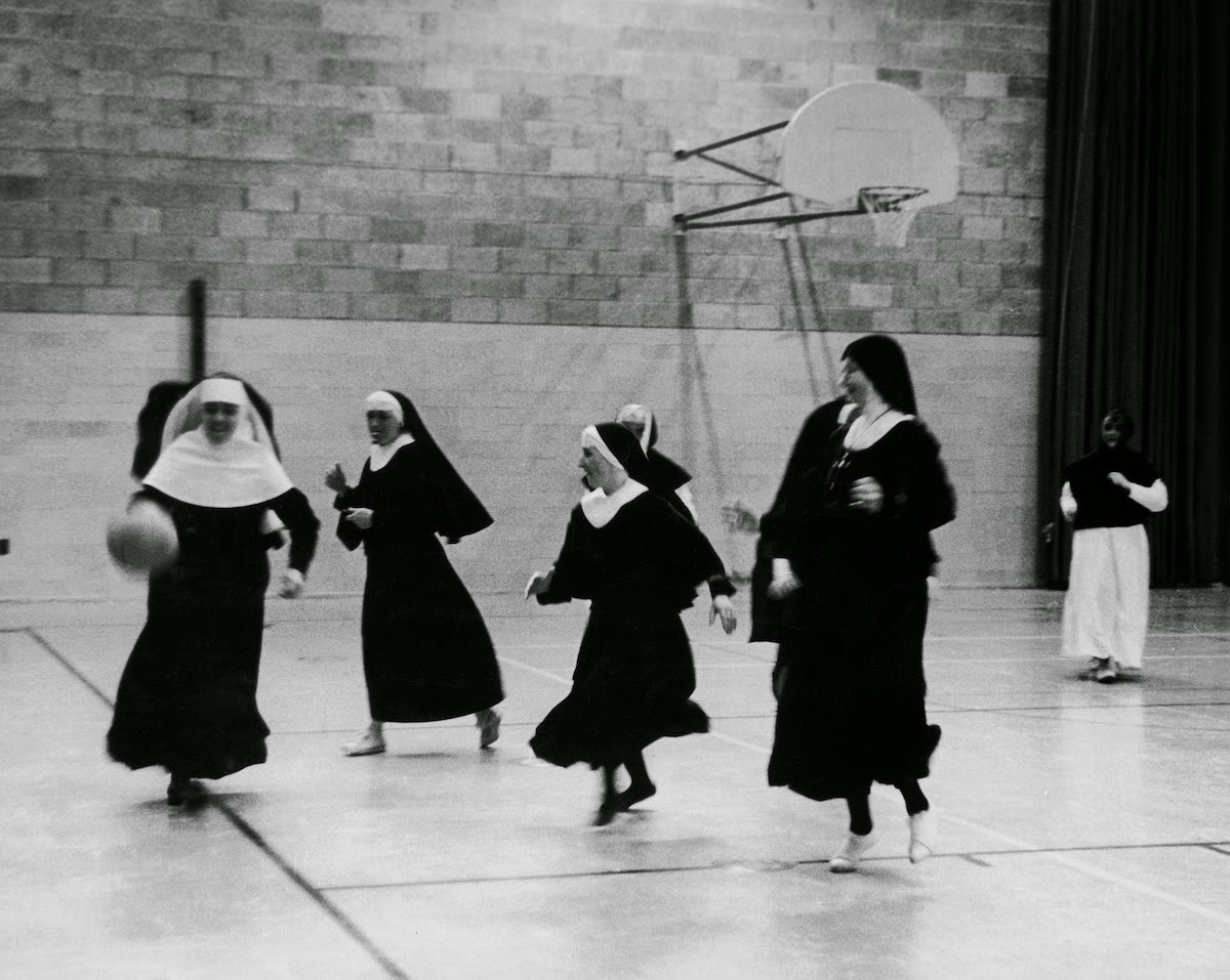 Nuns Nuns Nuns! Here Are 25 Vintage Pictures of Nuns Having Fun From ...