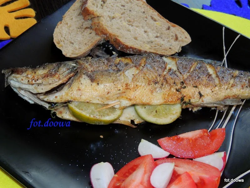 Labraks - okoń morski z tymiankiem i limonką - Moje Małe Czarowanie ...