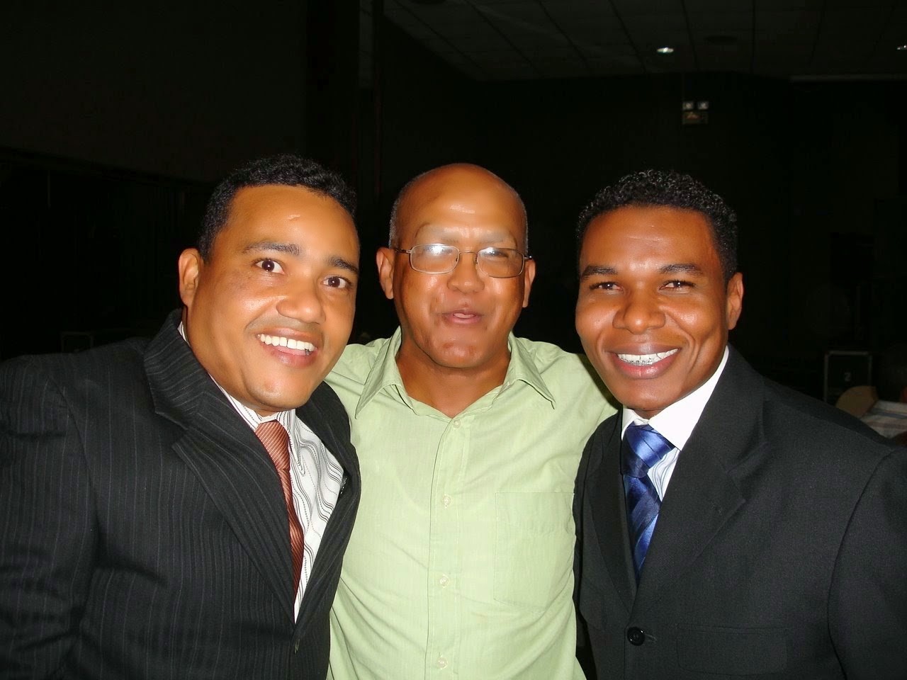 Raymond y Miguel firman acuerdo millonario con La Mega de NY