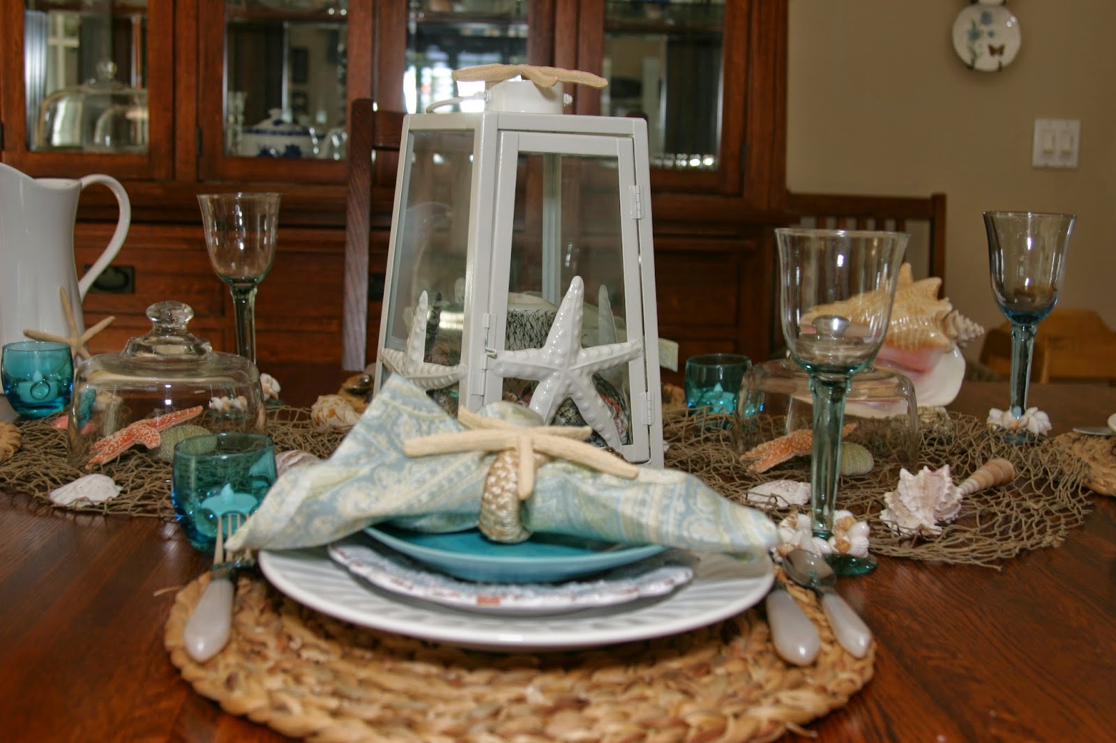 The Magic Hutch: A Beachy Tablescape....Finally