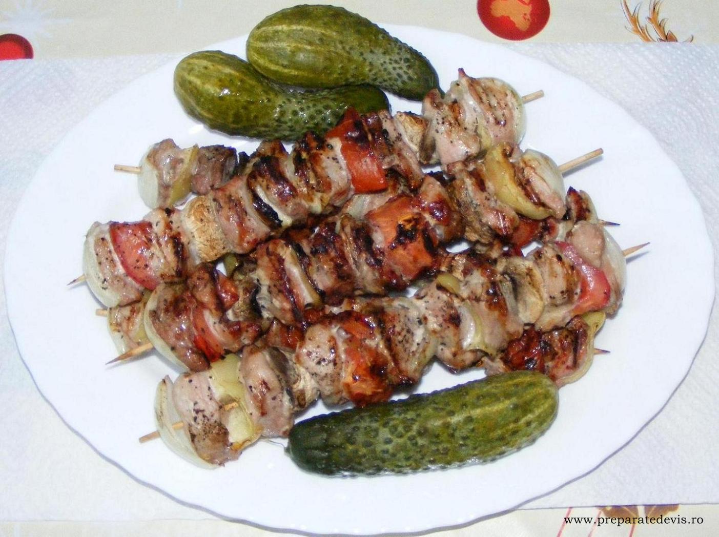 Frigarui de porc cu ciuperci | Preparatedevis.ro