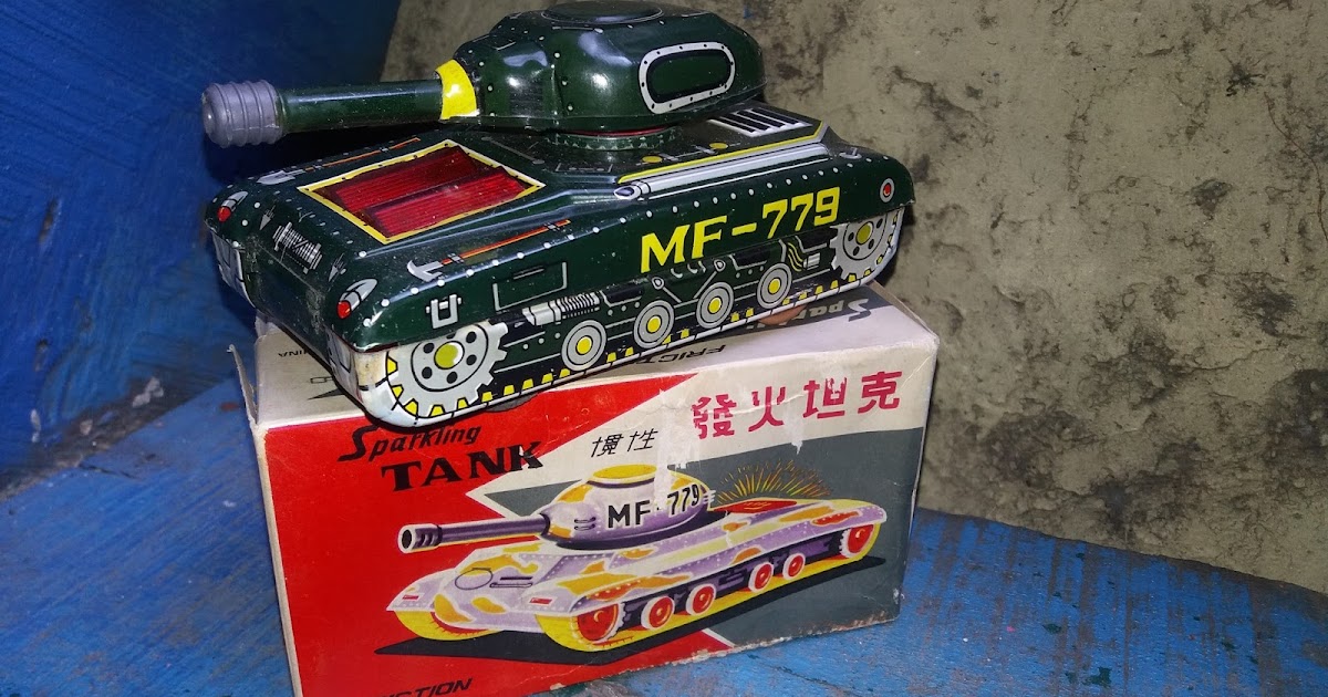 serba vintage: Tank Gurun tin toys MF 779 For sale